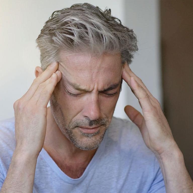 DUMPFER SCHMERZ HINTER DER STIRN